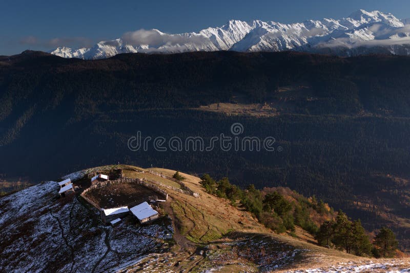 Svanetia foto de archivo. Imagen de hierba, tarde, georgia - 22013526