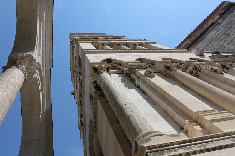 Sveti Duje e Peristil foto de stock. Imagem de urbano - 19409354