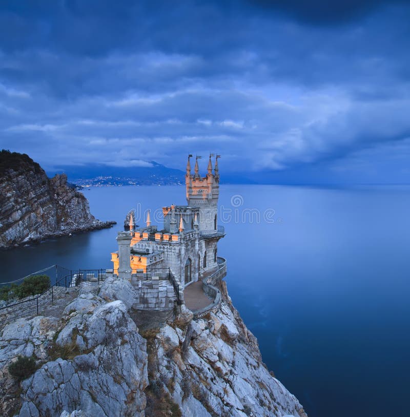 Swallow S Nest Castle at Sunset Stock Photo - Image of blue, cliff ...