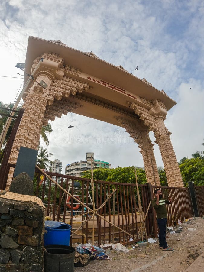 Swami Narayan Temple Entry Gate, Dadar Chowpatty Stock Photo - Image of ...