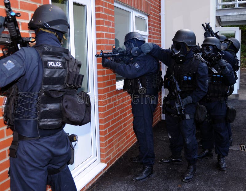 Police SWAT house entry stock image. Image of special - 19849429