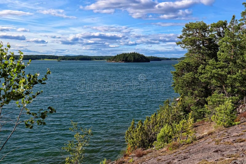 Lago Vaettern vicino a Hjo immagine stock. Immagine di scandinavia ...