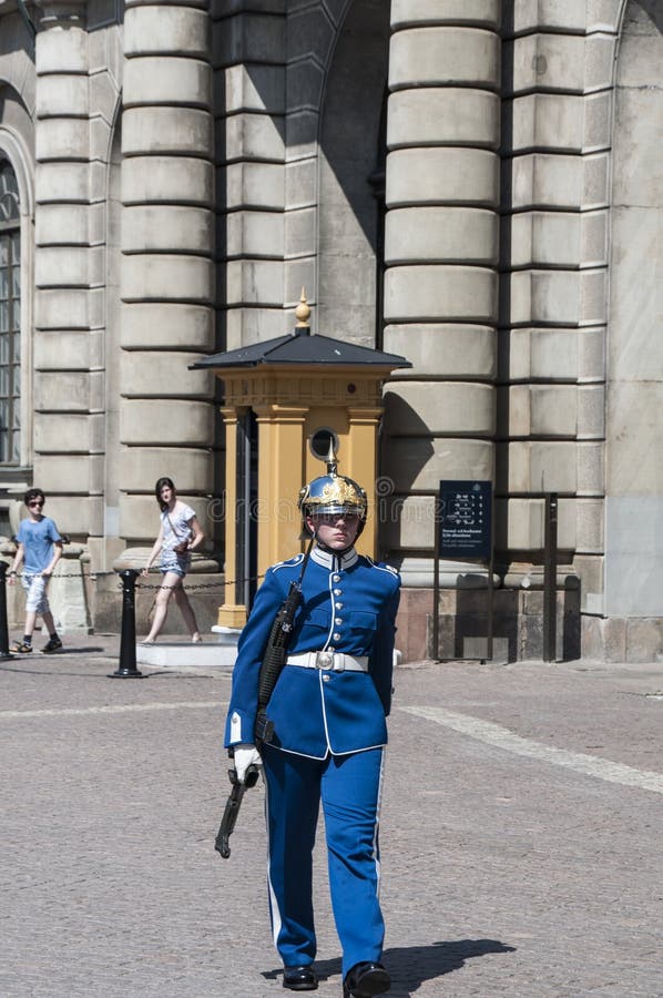 Swedish guard editorial image. Image of touist, slottet - 32034015