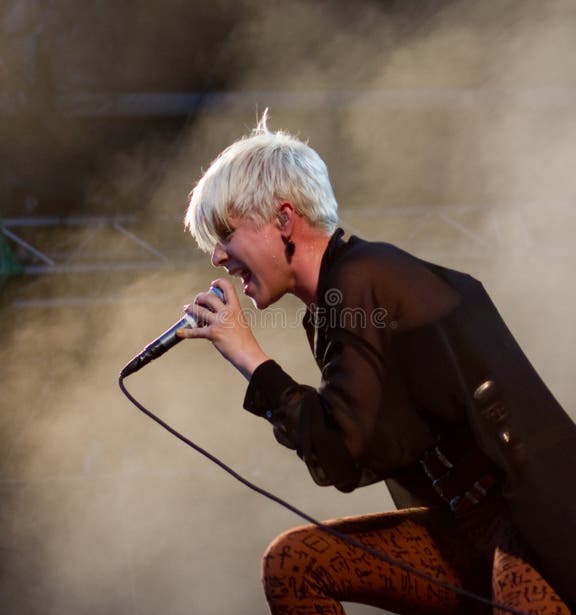 Swedish singer Robyn editorial photography. Image of celebrity - 15612997