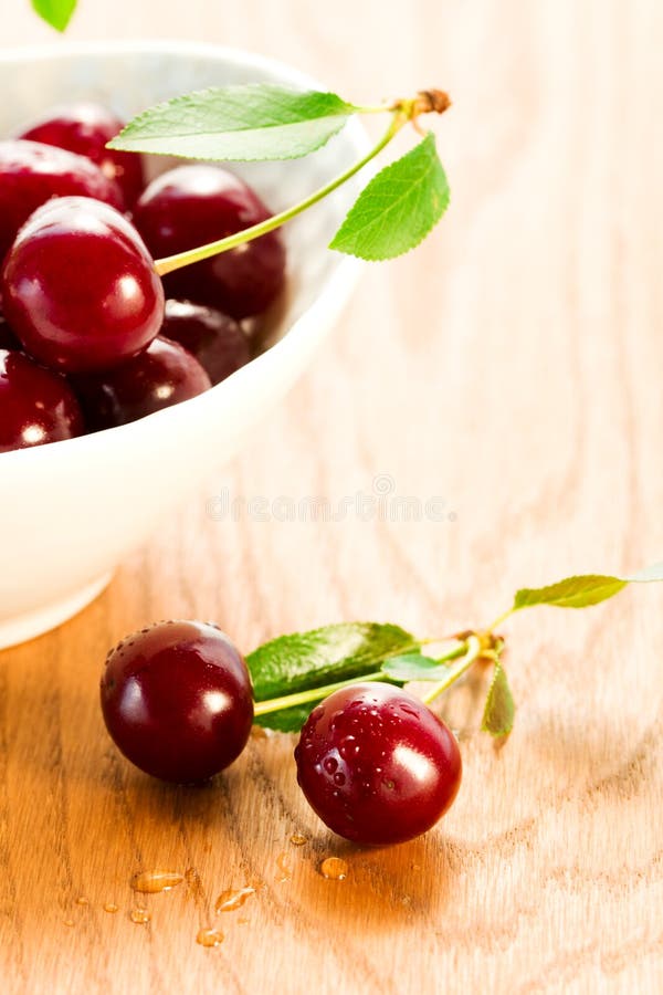 Sweet cherry stock image. Image of wood, bowl, produce - 13504597
