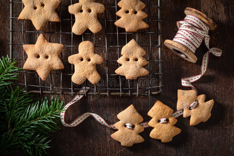 Sweet Gingerbread Cookie Chain As Decoration for Christmas Stock Image ...
