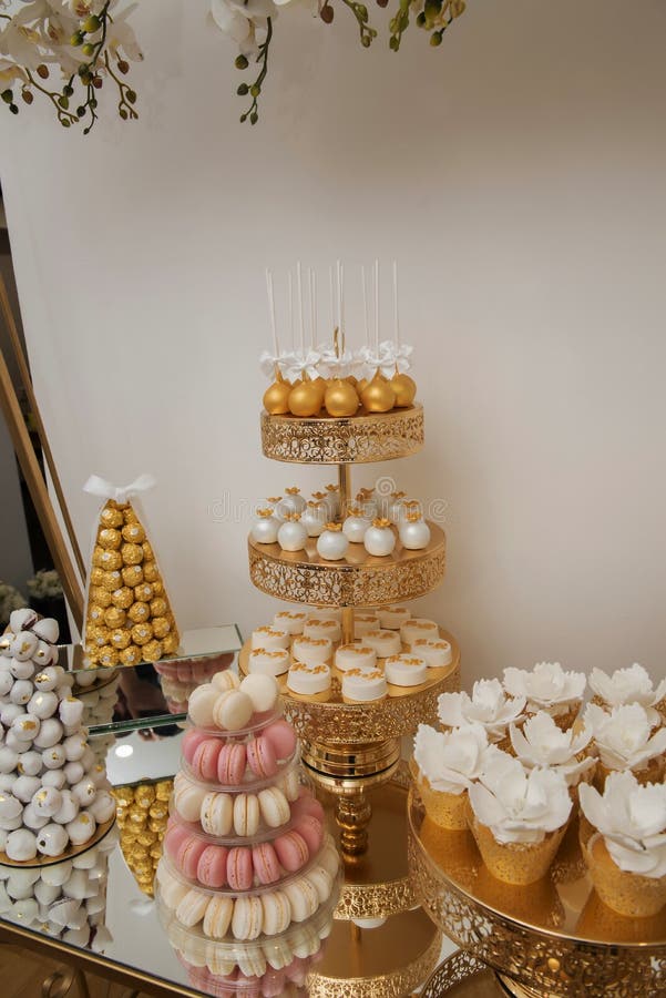 Sweet Wedding Table with Nice Design Stock Photo - Image of glass ...