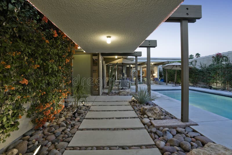 Swimming Pool Against Modern House Stock Photo - Image of pool, house ...