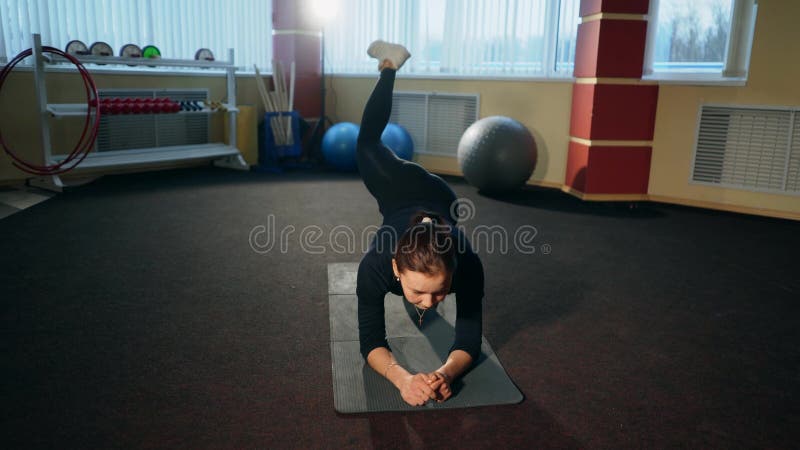 Swing Feet. Exercise for the Beautiful Round Shape of the Buttocks ...