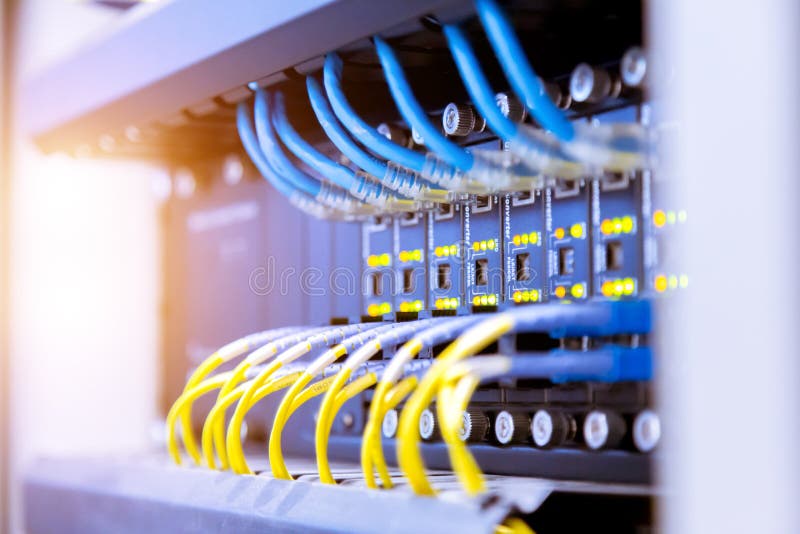 Switch Di Rete E Cavi Ethernet,Concetto Del Centro Dati Fotografia ...