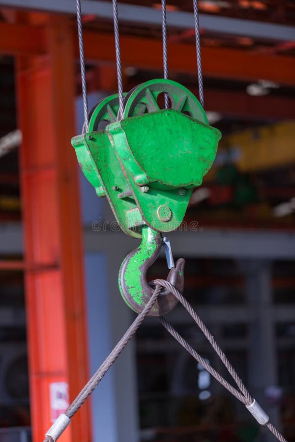 Swivel Joint and Connection with a Steel Cable when Installing the ...