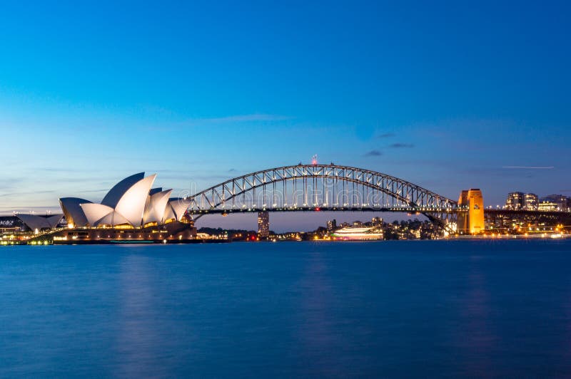 Sydney Opera House E Sydney Harbour Bridge Na Noite Foto de Stock ...