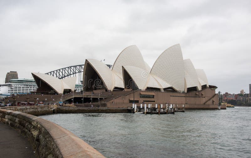 Sydney Opera House Och Strand Redaktionell Arkivfoto - Bild av ytter ...