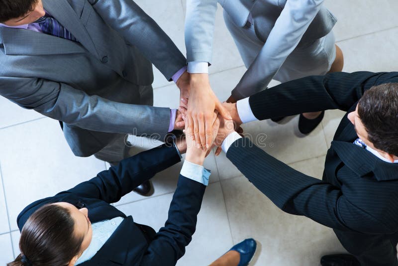 Ludzie Biznesu Stawia Ich Ręki Wpólnie Pojęcie Integracja, Praca ...