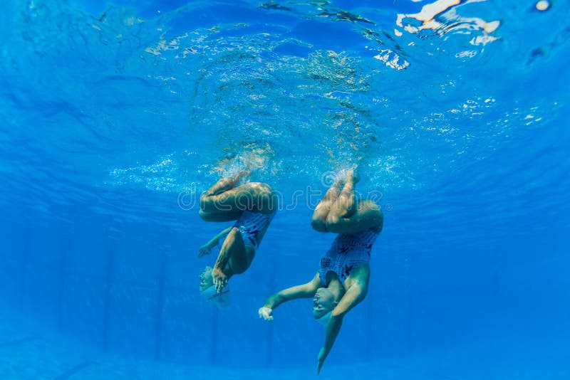 Synchronized Girls Dive Underwater Editorial Stock Image - Image of ...