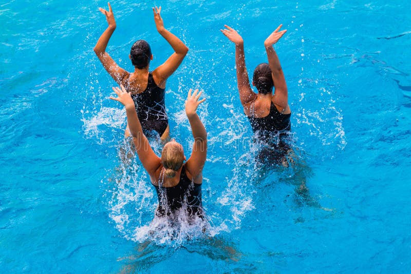 Synchronized Girls Dive Underwater Editorial Stock Image - Image of ...