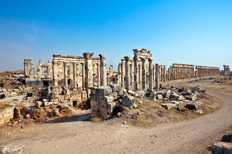 Colonnade in Apamea stock photo. Image of oriental, archeology - 16997168