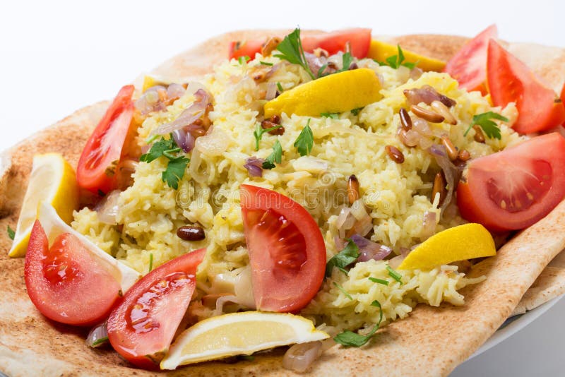 Syriansk Fisk Med Metade Ris Arkivfoto - Bild av kultur, lämpligtvis ...