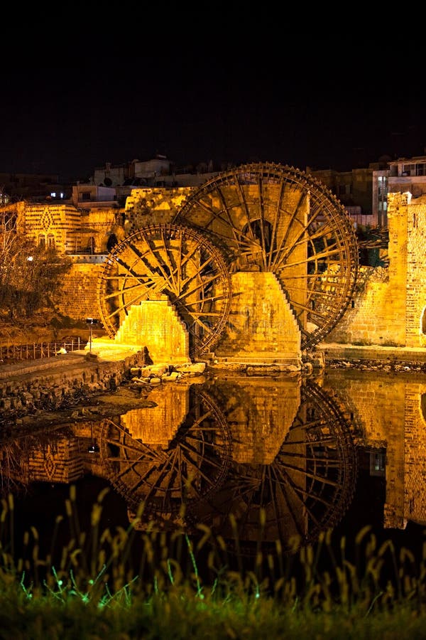 Norias (Räder Von Töpfen) in Der Stadt Von Hama, Syrien Stockbild ...
