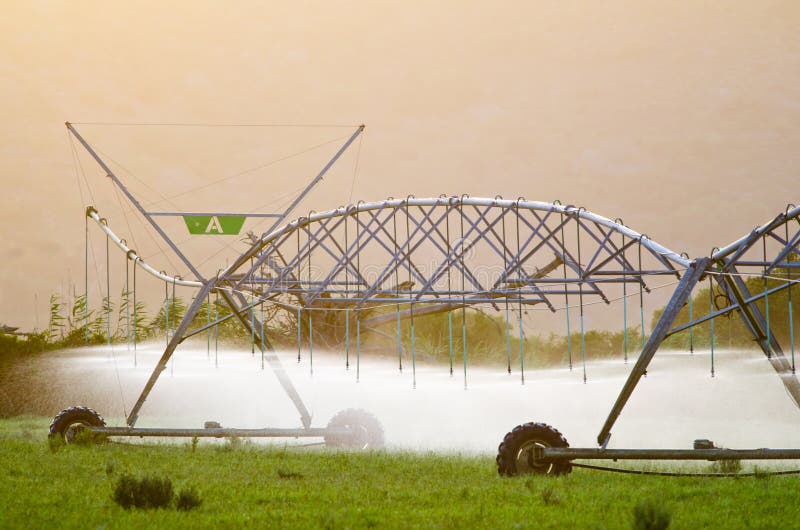 Système D'irrigation Central De Pivot Photo stock - Image du ressources ...