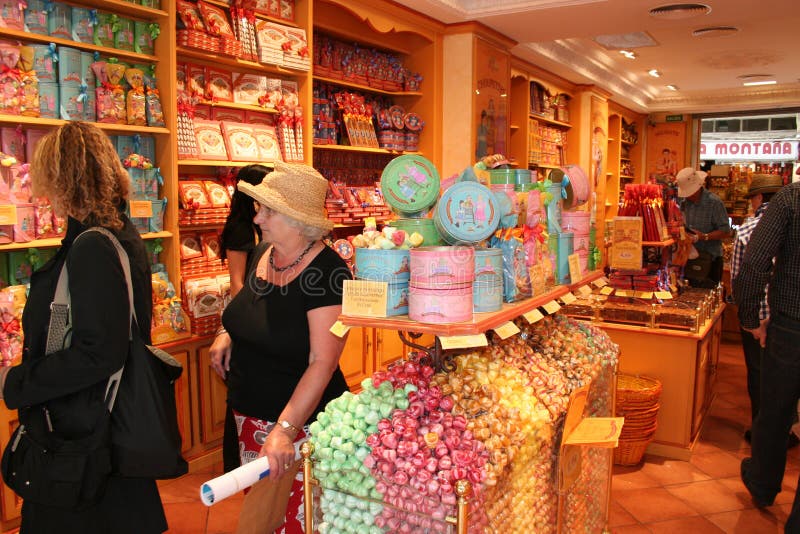 La boutique de sucrerie image stock éditorial. Image du système - 38906619