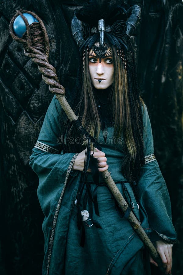 Szaman z rogami obraz stock. Obraz złożonej z zmrok, mistyczka - 80422971