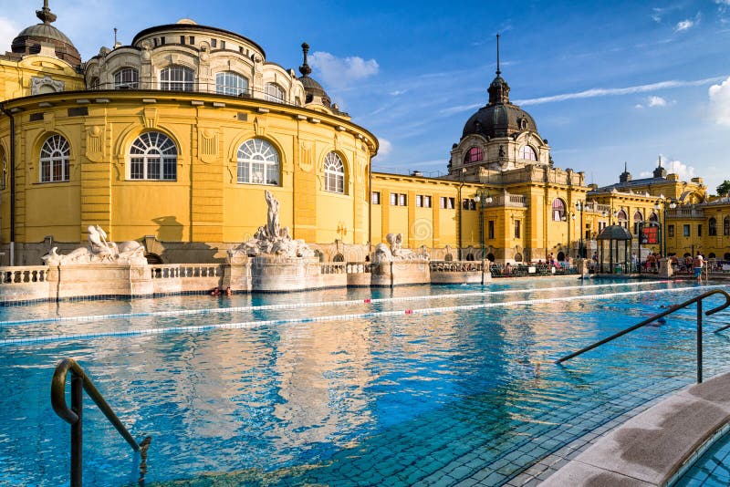 Szechenyi Thermisches Bad in Budapest, Ungarn Redaktionelles Foto ...