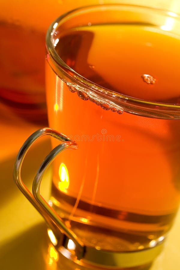 Tea imagen de archivo. Imagen de negro, beber, gotas, burbujas - 524837