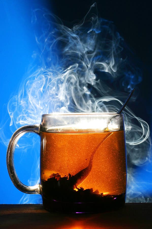 Té negro foto de archivo. Imagen de oscuro, tetera, humo - 7115378
