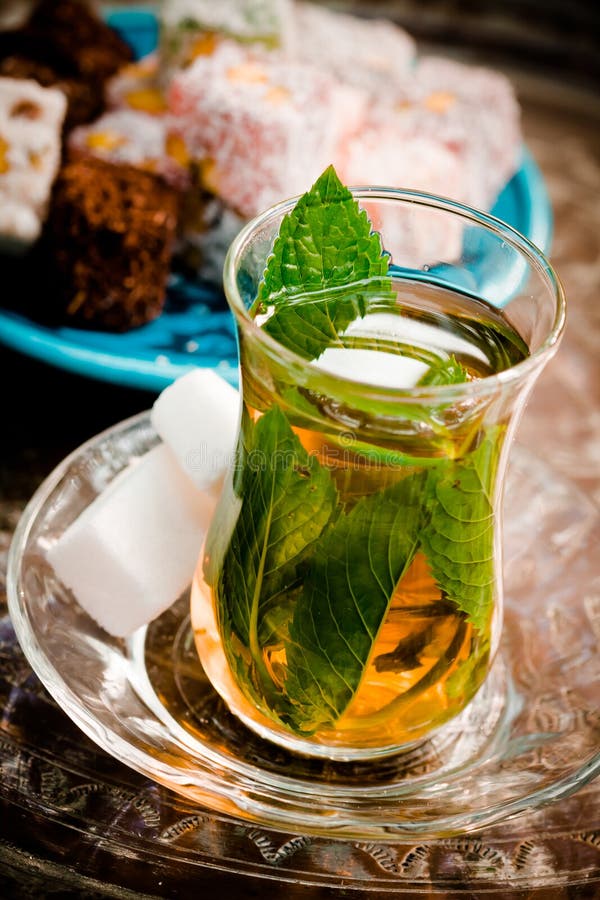 Té turco de la menta imagen de archivo. Imagen de listo - 25936275