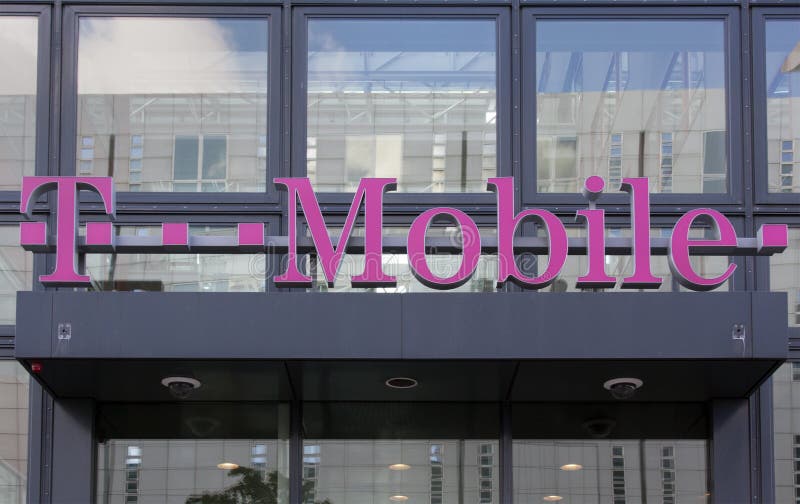 Logo De Tmobile En La Tienda. Tmobile Es La Marca Deutsche Telekom ...