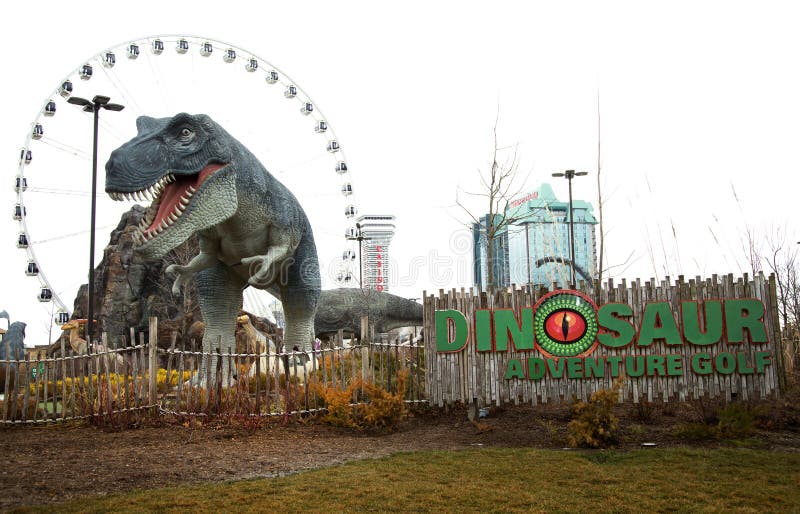T-Rex Con El Bebé En Huevos Fotografía editorial - Imagen de ontario ...