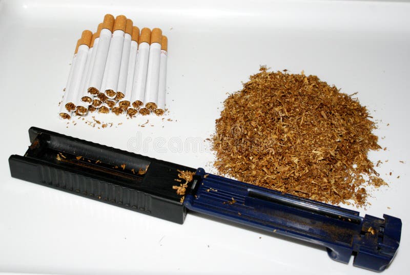 Tabacco e sigarette fotografia stock. Immagine di sigarette - 67855500