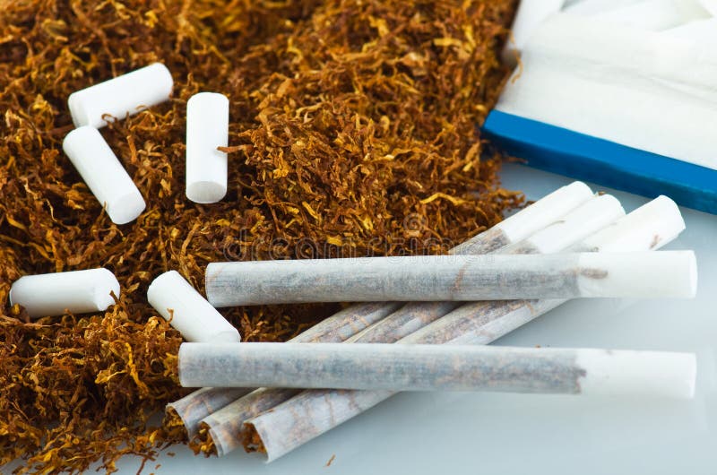 Tabak en sigaret stock afbeelding. Image of droog, macro - 26710937