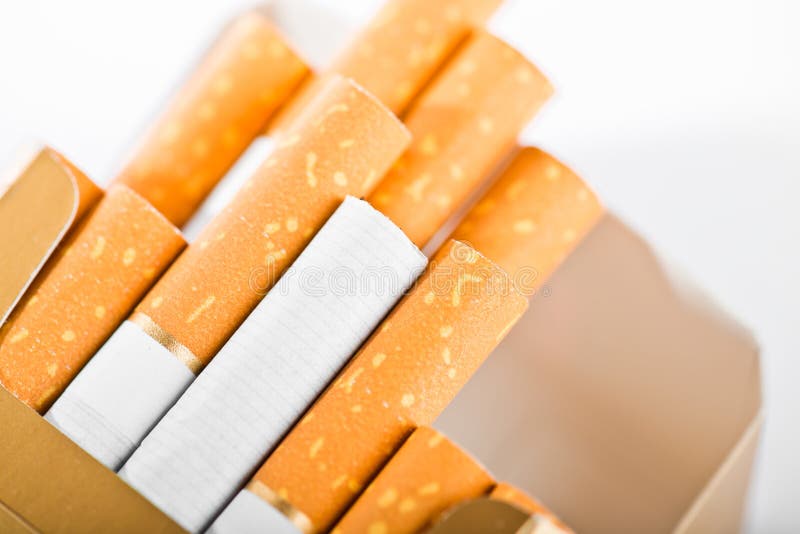 Tabak in sigaretten stock foto. Image of kanker, koopwaar - 31727278