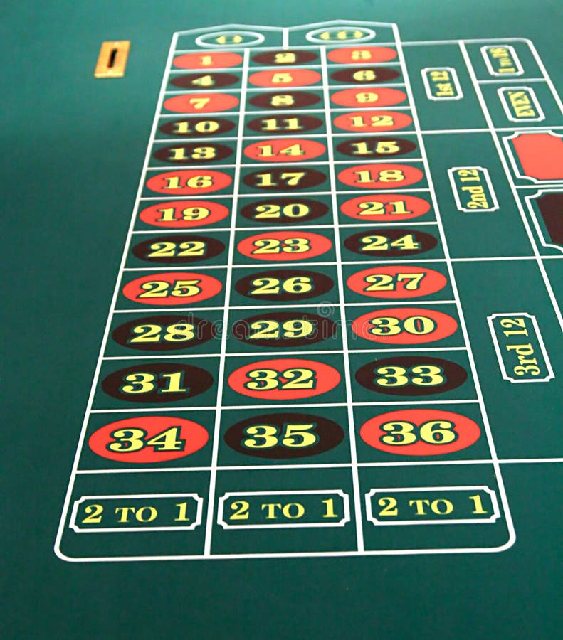 Tabella delle roulette immagine stock. Immagine di ragazza - 94652255