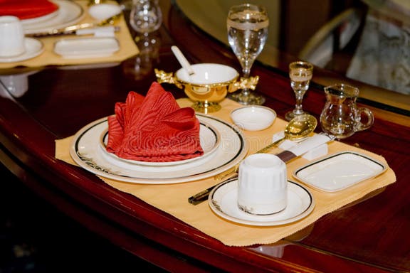 Tabella di banchetto immagine stock. Immagine di banchetto - 9695075