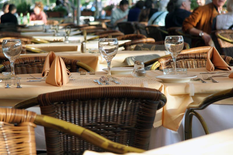 Tabella Di Pranzo Operata Al Ristorante Fotografia Stock - Immagine di ...