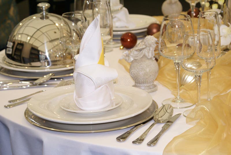 Tabelle diente 2 stockbild. Bild von besteck, nahrung - 6843317