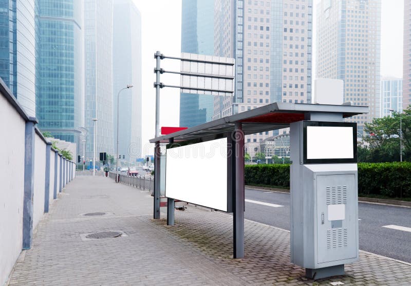 Tabellone Per Le Affissioni Della Fermata Dell'autobus Immagine Stock ...