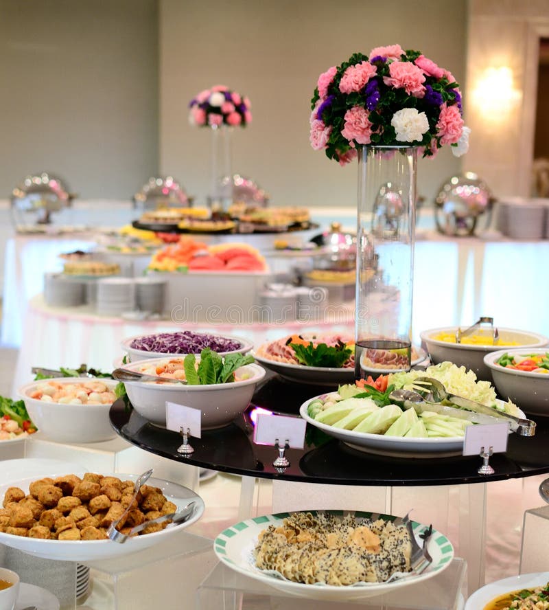 Tabla De Comida Fría Tailandesa En Restaurante Imagen de archivo ...