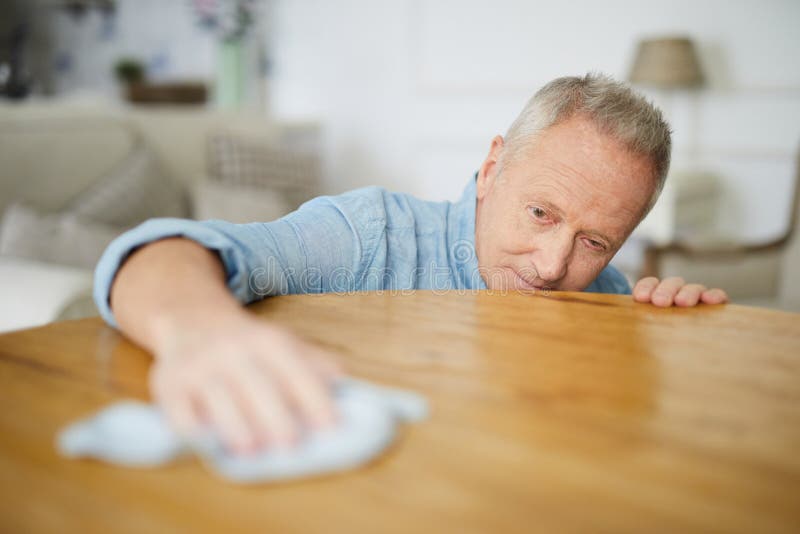 Tabla del frotamiento foto de archivo. Imagen de retirado - 119078132