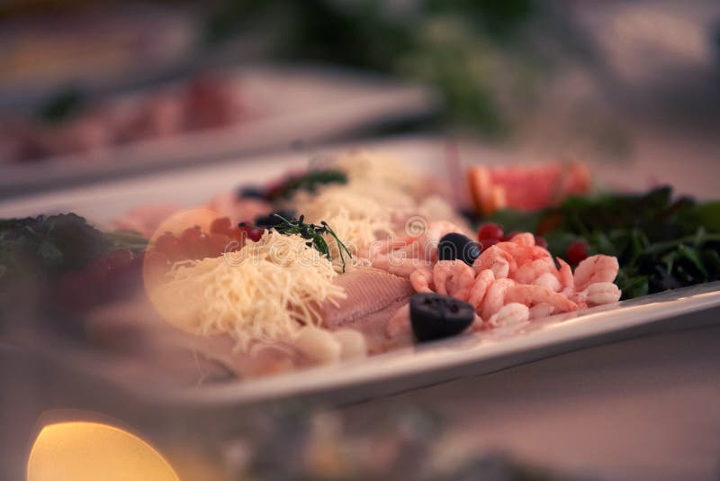 Tabla Servida Con Las Comidas De Carne Foto de archivo - Imagen de ...