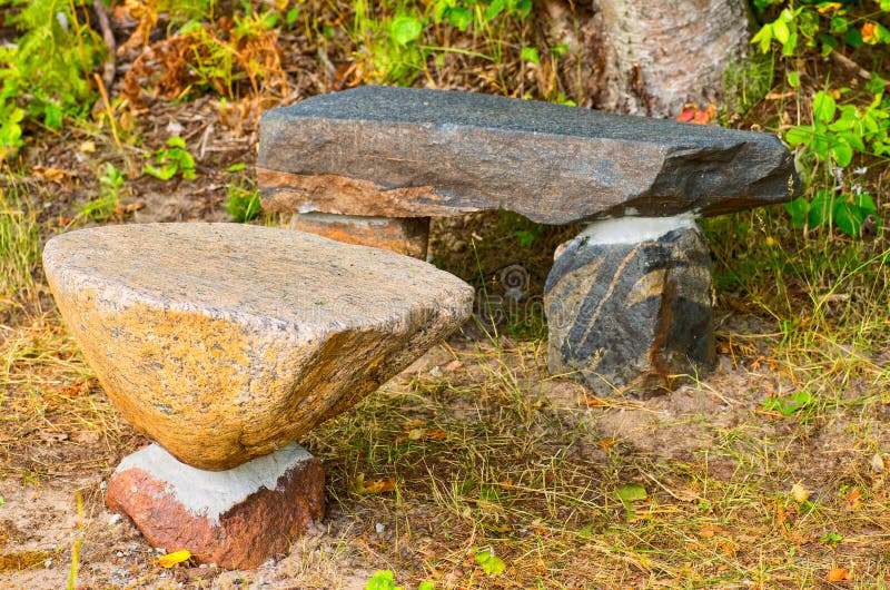 Tabla y banco de la roca foto de archivo. Imagen de piedra - 33652458