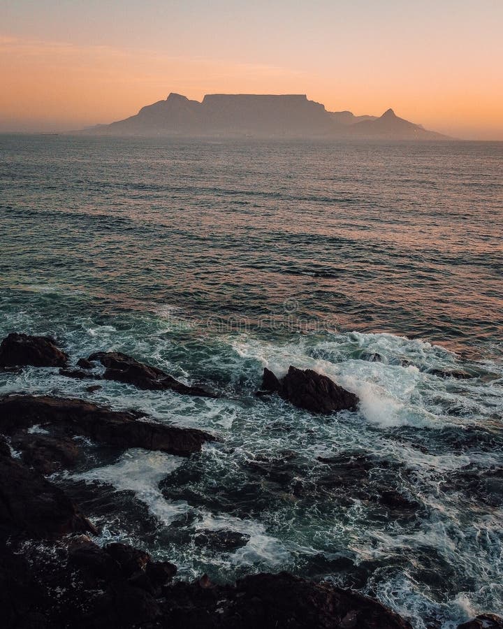 Table Mountain Orange Sunset Stock Image - Image of south, 100media ...