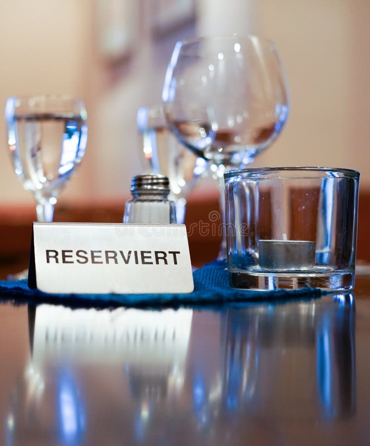 Table Réservée De Restaurant Image stock - Image du réservation ...