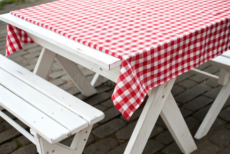 Table with Red Picnic Cloth Top View Background Stock Illustration ...