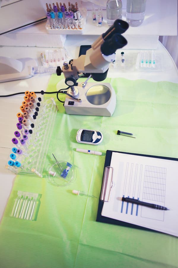Tableau D'un Laboratoire Scientifique Photo stock - Image du bouteille ...