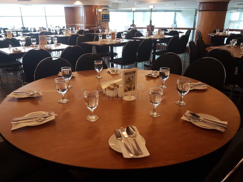 Table Set up editorial photo. Image of restaurant, tableware - 76010506