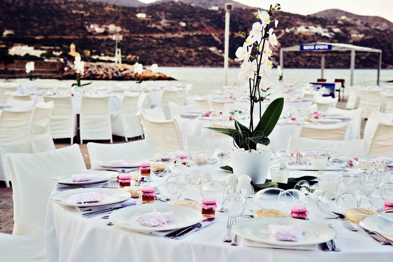 Table Set Up at the Beach Wedding Stock Photo - Image of glass, romance ...